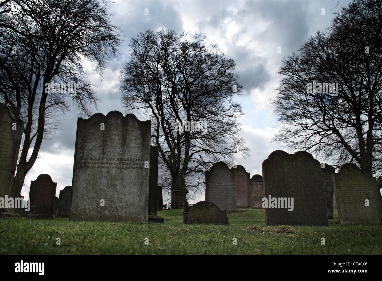 Graveyard & old church hi-res stock photography and images - Alamy