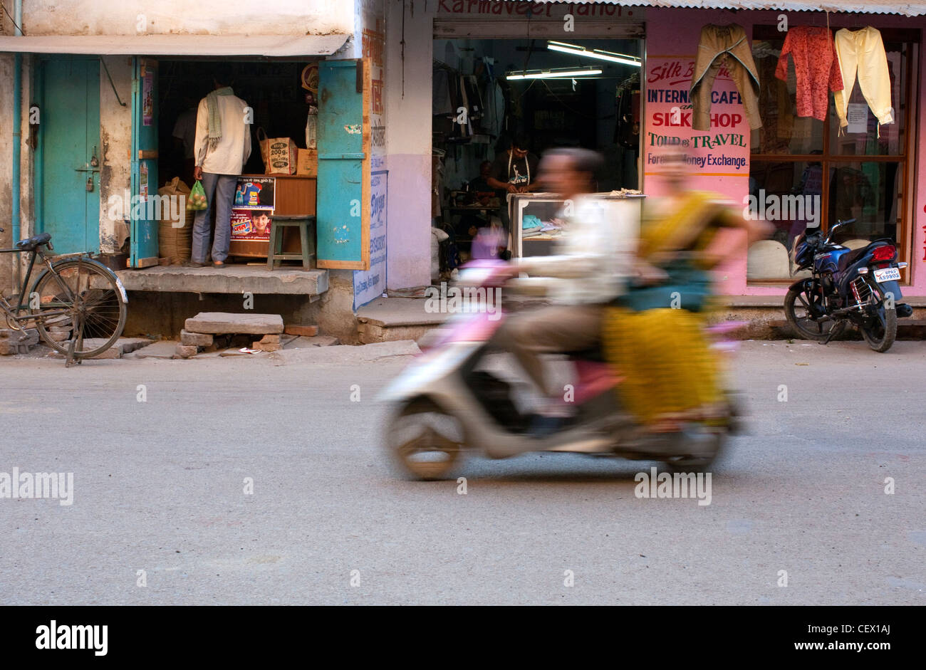 Varanasi street hi-res stock photography and images - Alamy