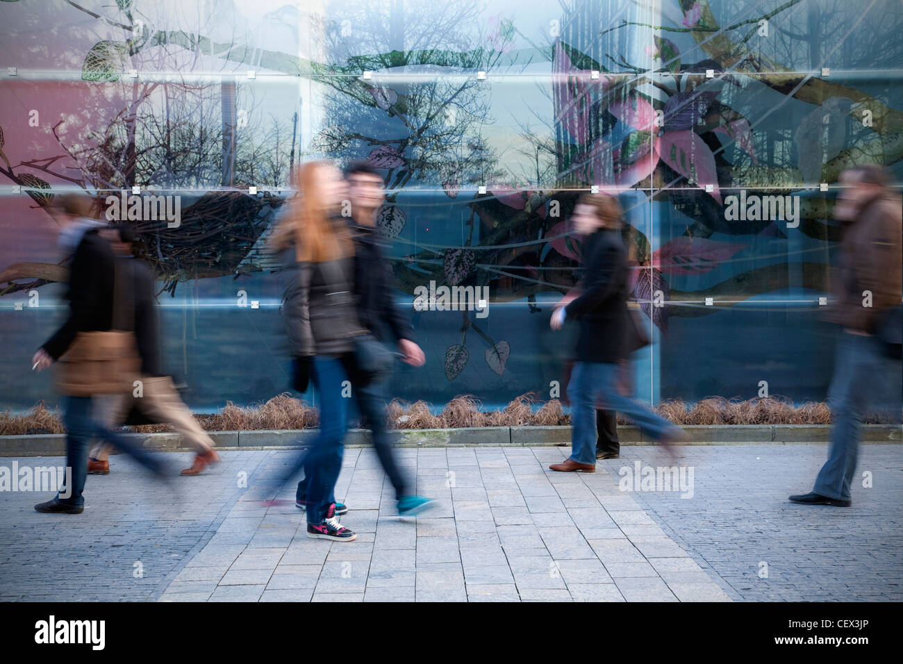 Commuters and office workers walking through Amsterdam Zuid business ...