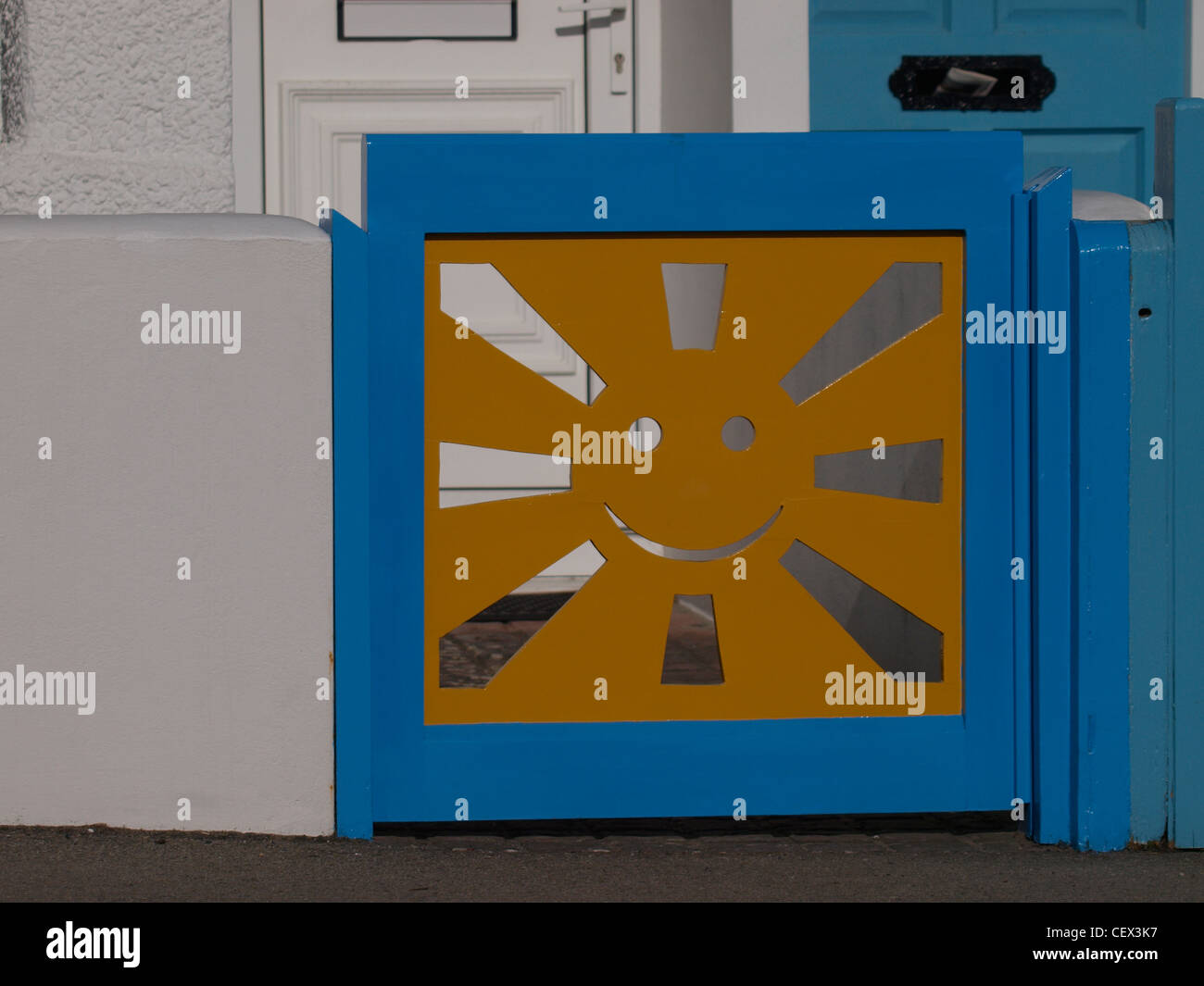 Happy sunshine rays hi-res stock photography and images - Alamy