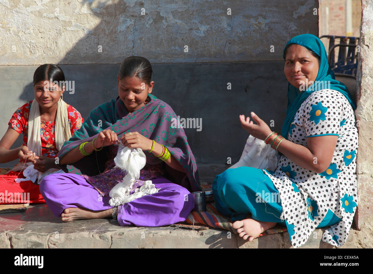 Women sewing india hi-res stock photography and images - Alamy