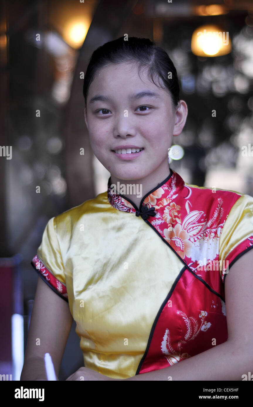 Chinese waitress hi-res stock photography and images - Alamy