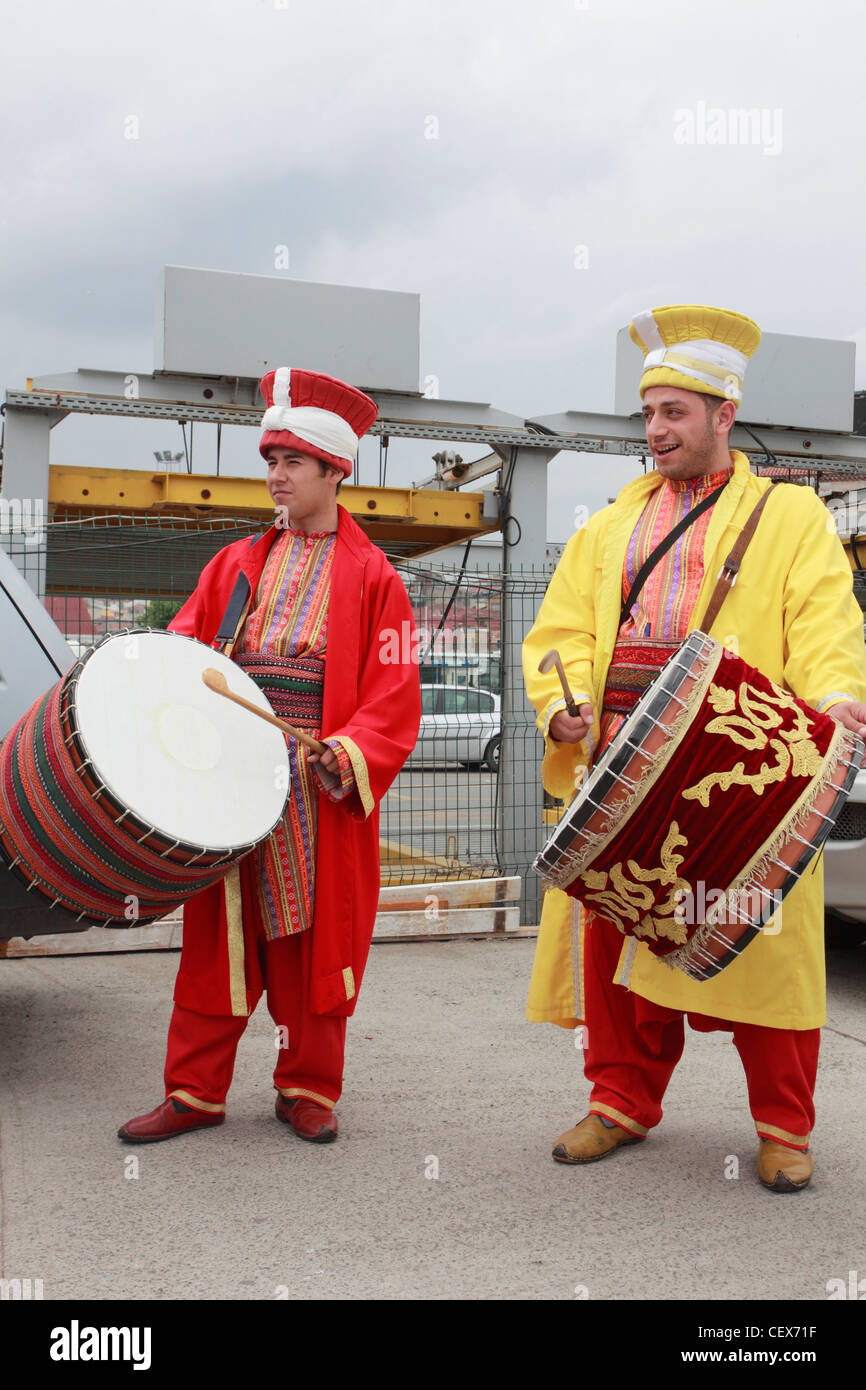 Entertainers hi-res stock photography and images - Alamy