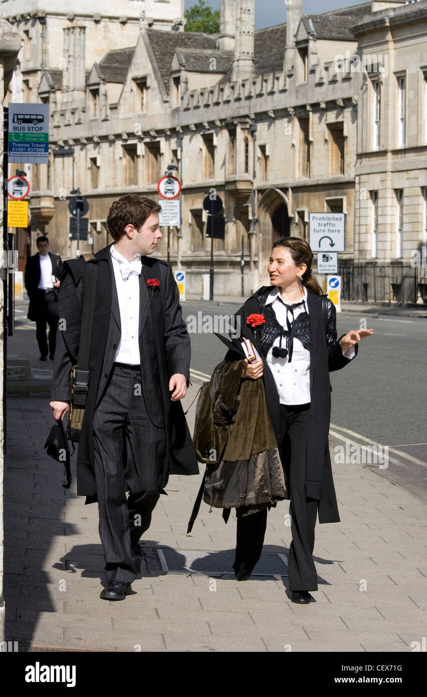 Oxford university students gowns hi-res stock photography and images ...