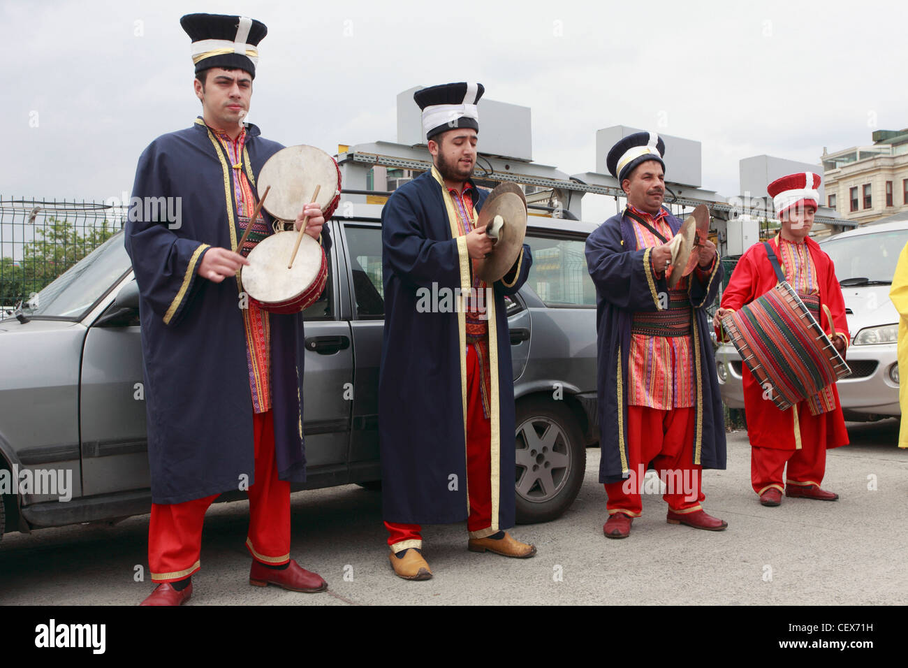 Turkey; Istanbul; street entertainers, musicians Stock Photo - Alamy