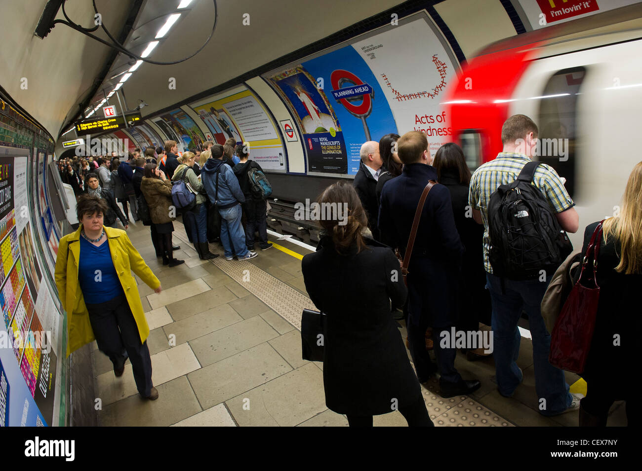 Overcrowded trains hi-res stock photography and images - Alamy