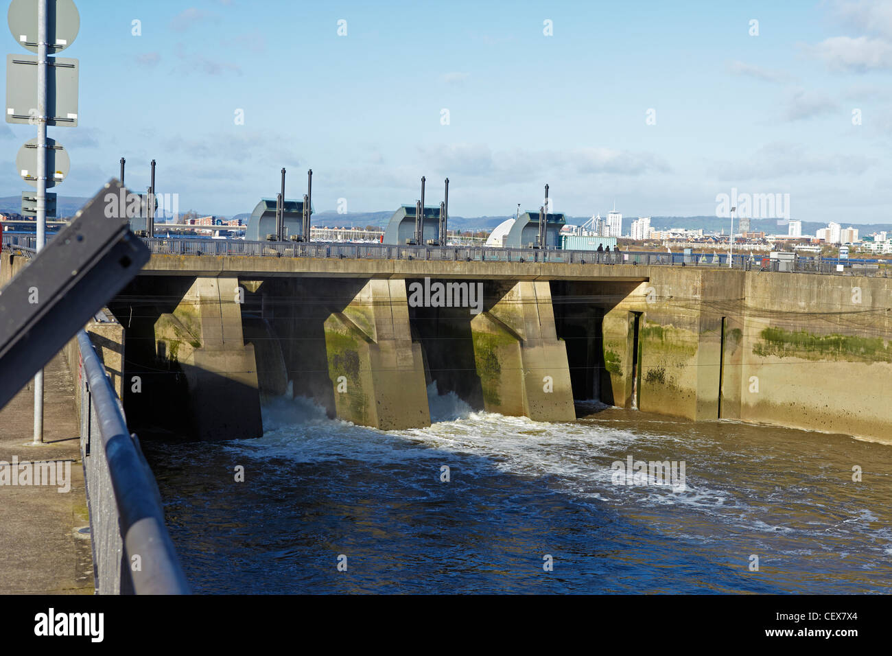 Cardiff bay barrage hi-res stock photography and images - Alamy
