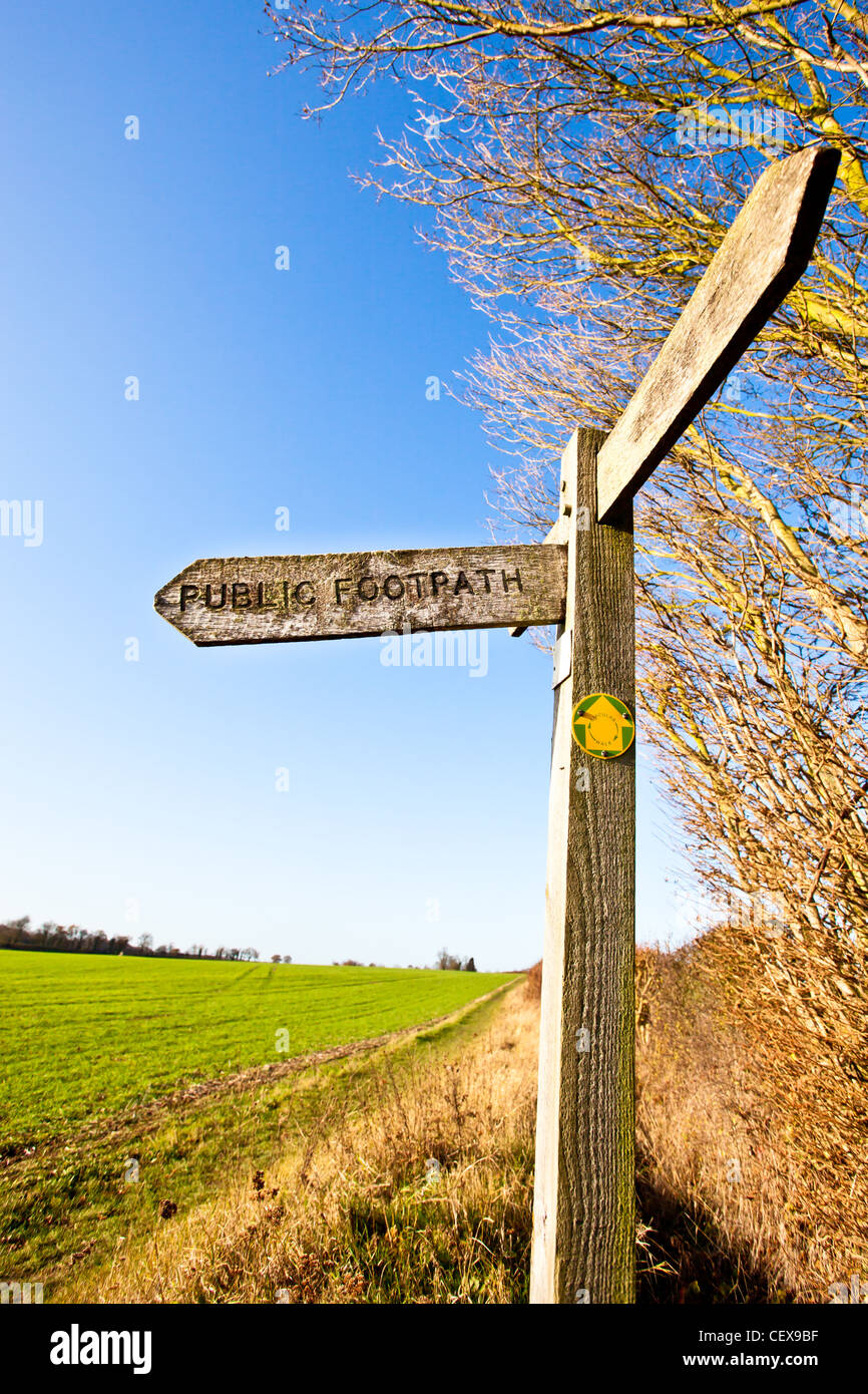 Footpath sign post suffolk hi-res stock photography and images - Alamy