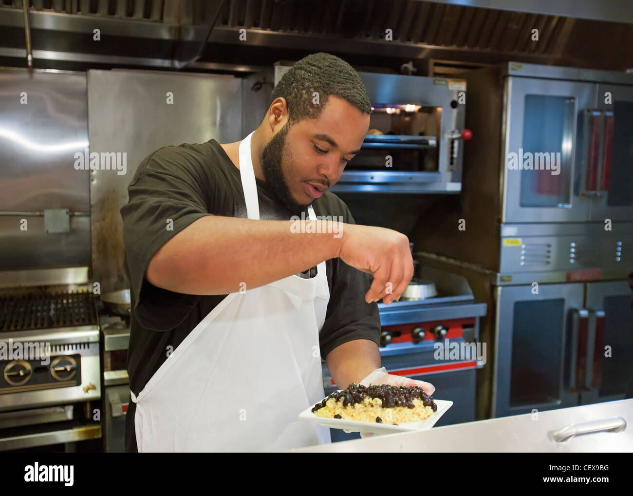 Kitchen cook cooking nonprofit hi-res stock photography and images - Alamy