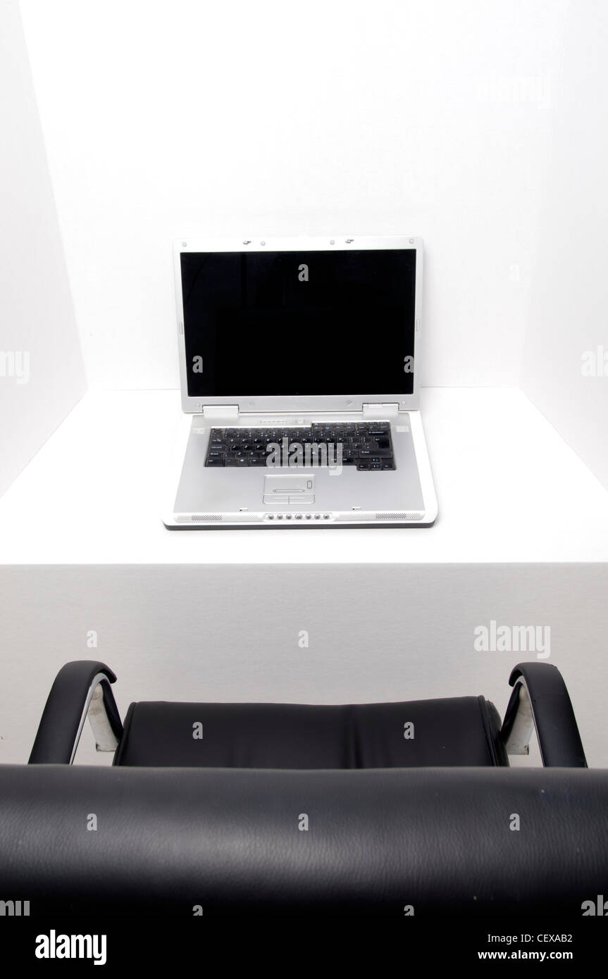 Cramped office space hi-res stock photography and images - Alamy