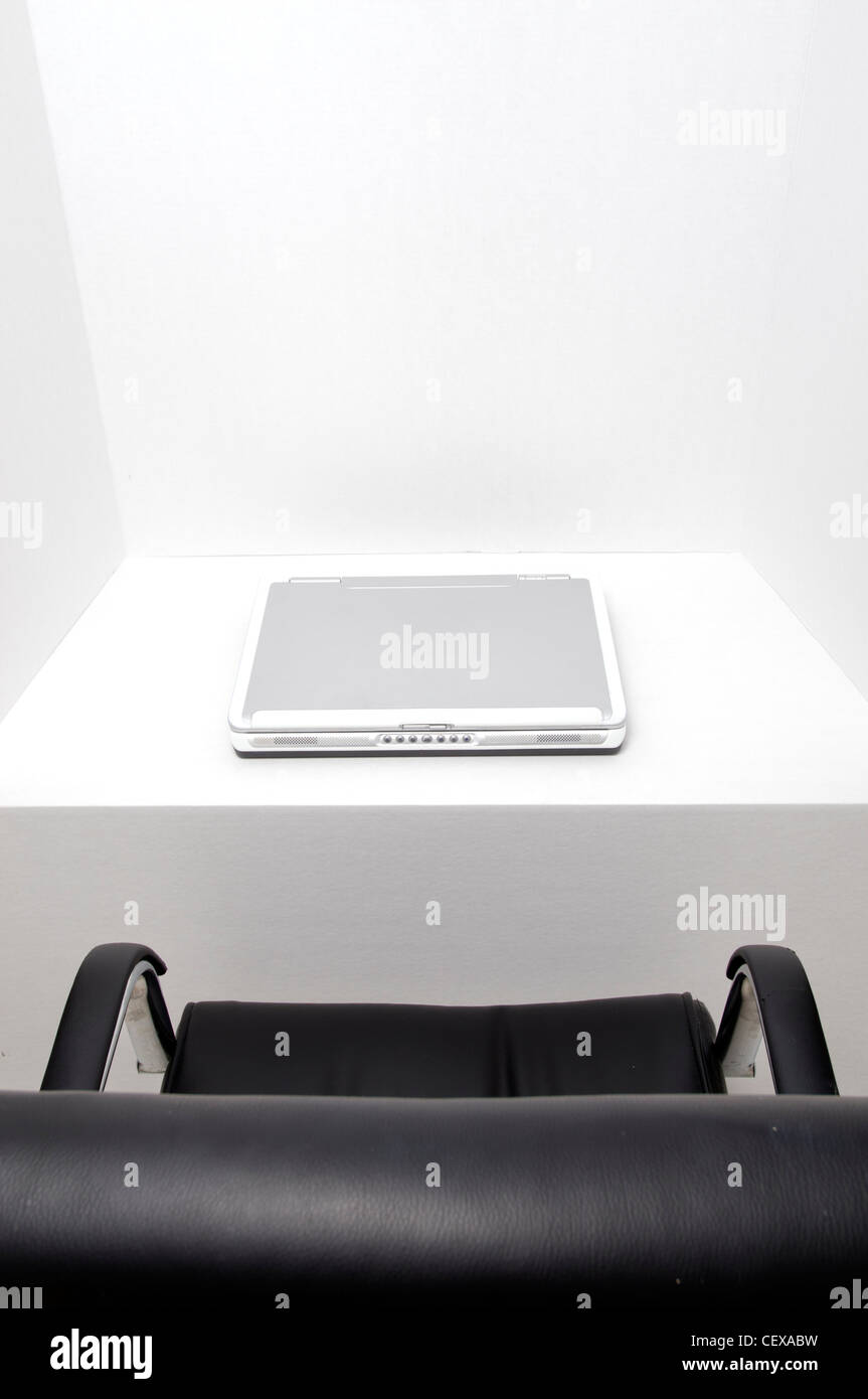 Cramped office space hi-res stock photography and images - Alamy