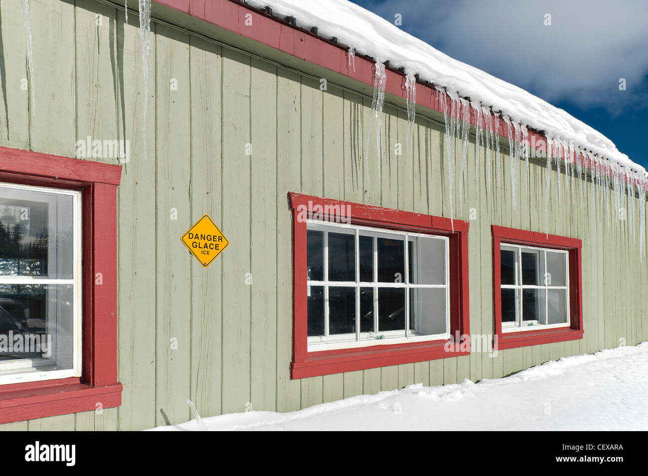 Danger falling ice sign hi-res stock photography and images - Alamy