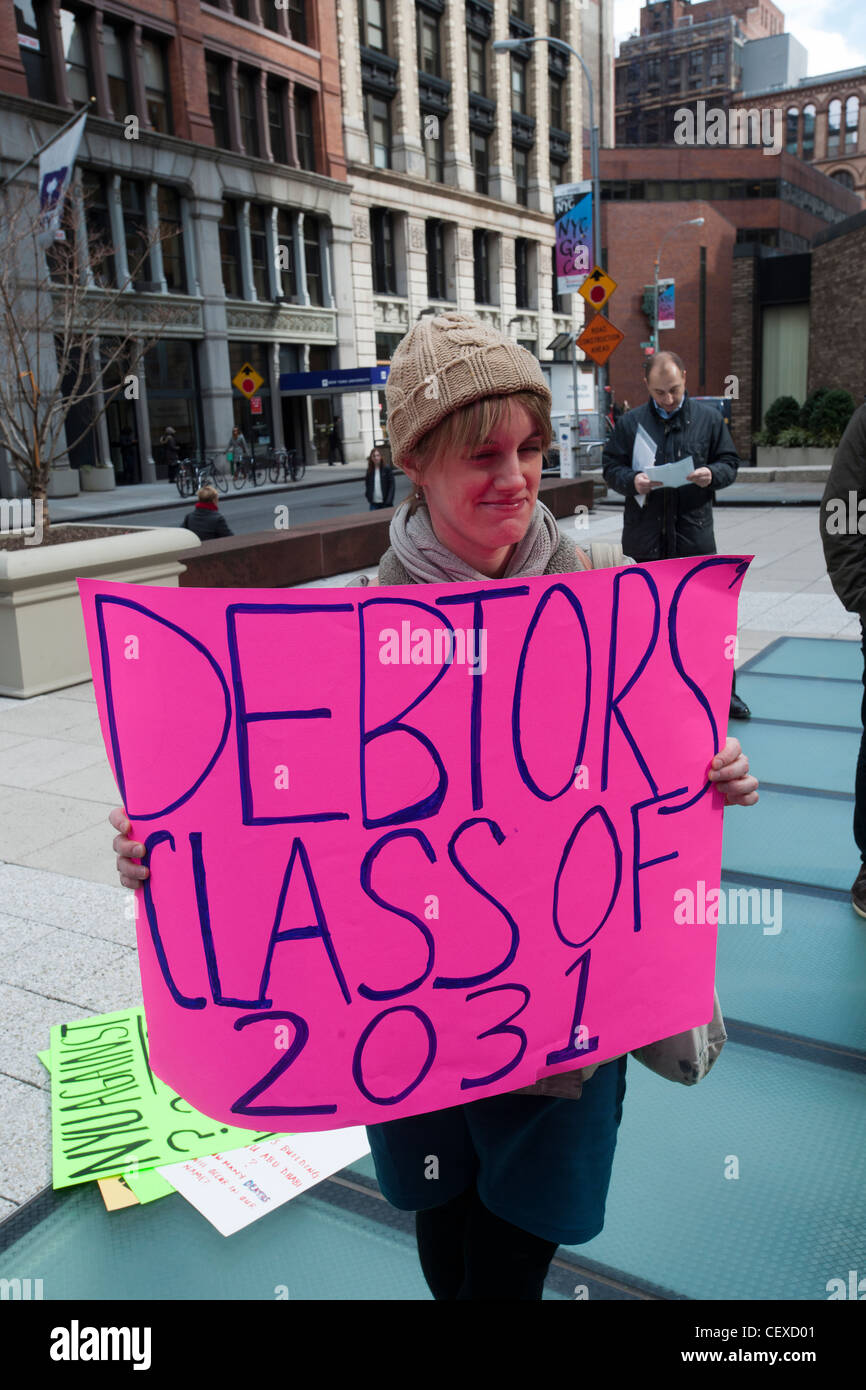 New York University students and their supporters protest at NYU over ...