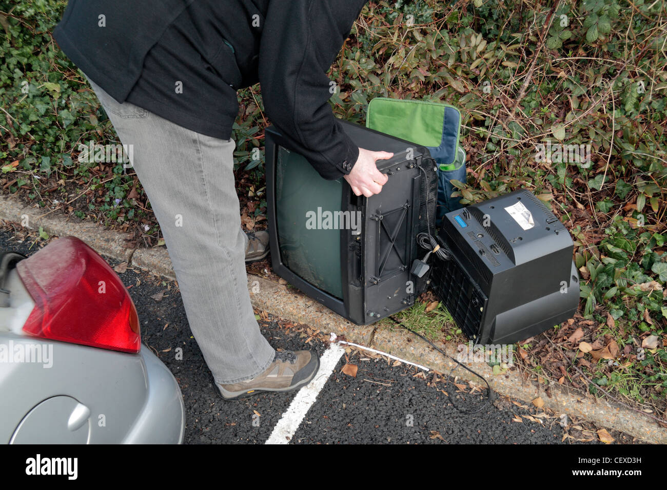 Car dumping hi-res stock photography and images - Alamy