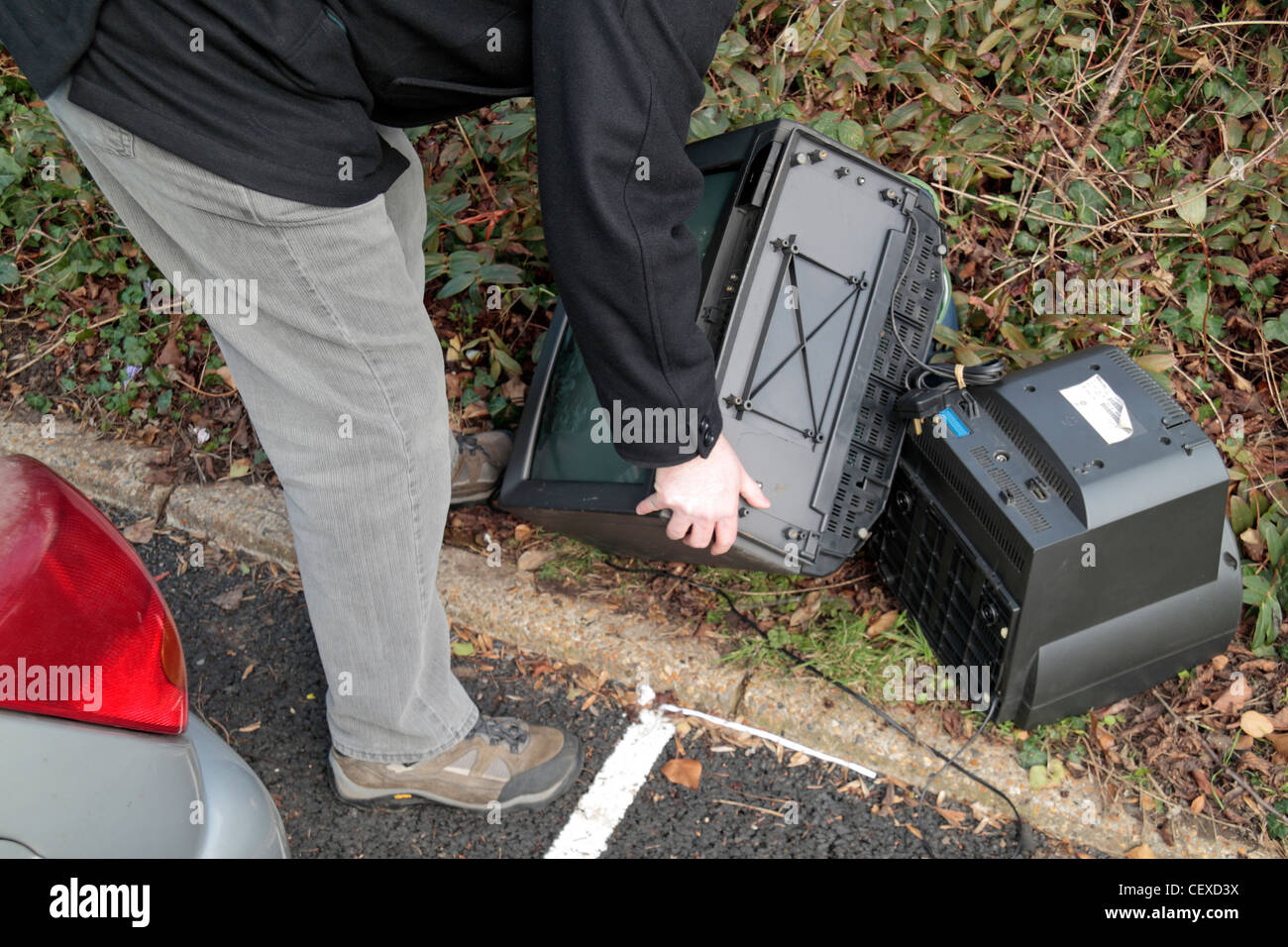 Car dumping hi-res stock photography and images - Alamy