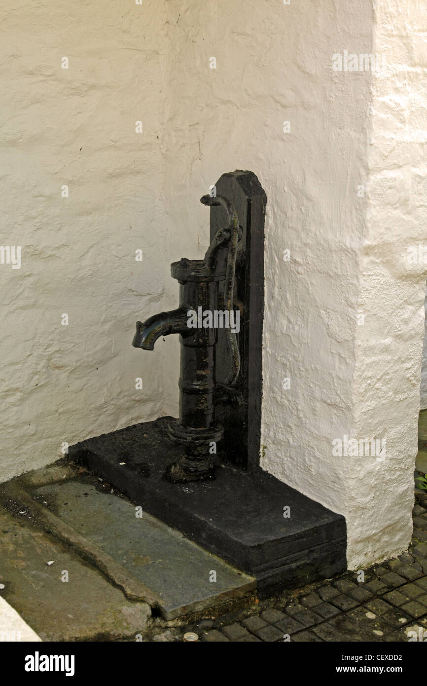 Communal water pump hi-res stock photography and images - Alamy