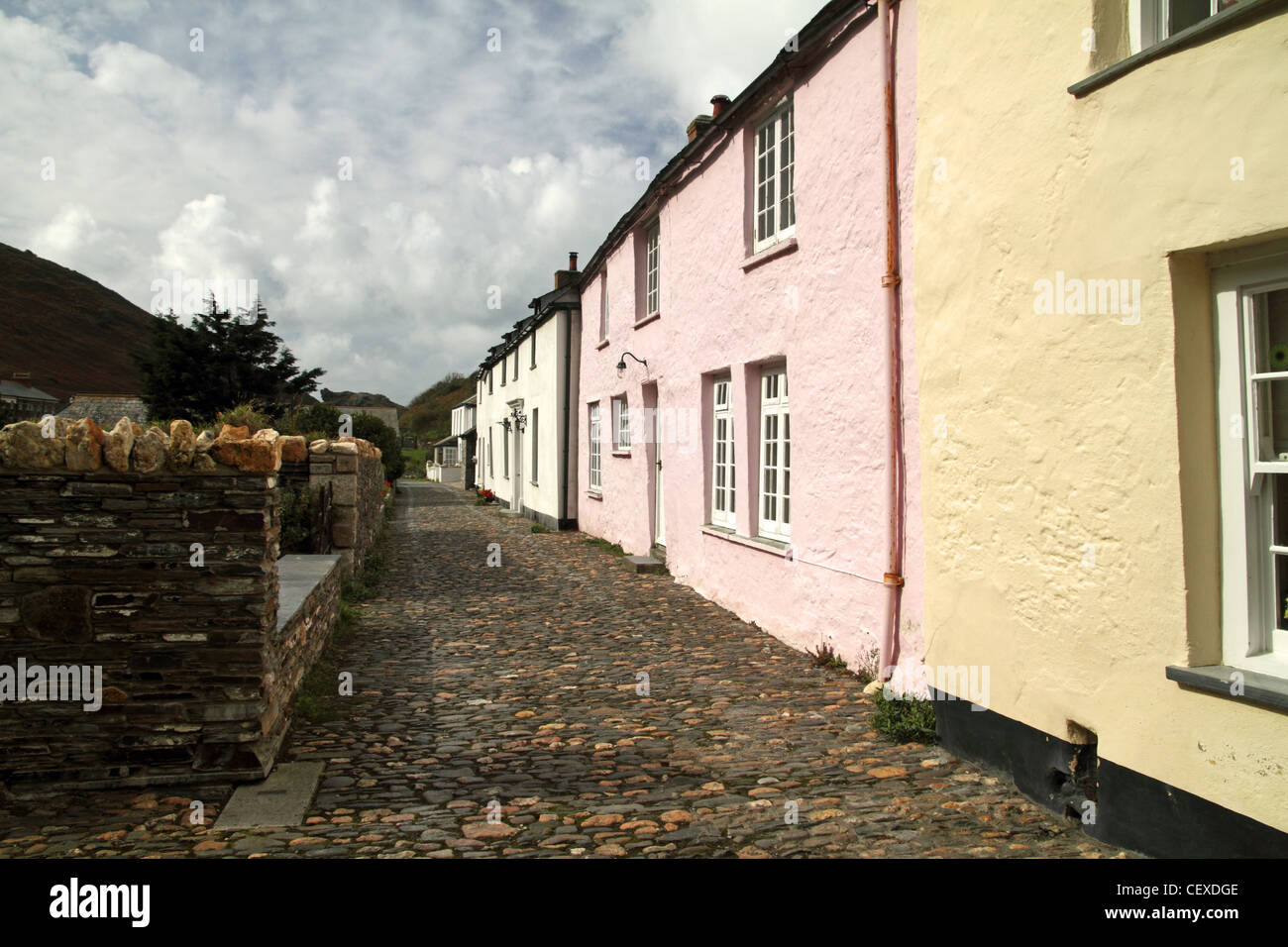 Boscastle, Cornwall, England - a narrow, cobbled street Stock Photo - Alamy