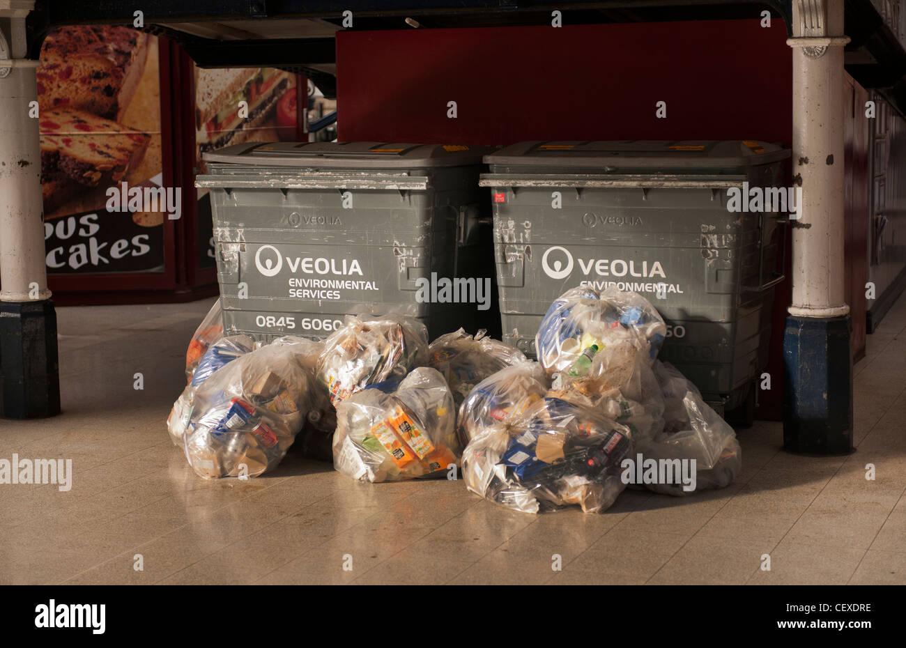 Litter outside Rubbish Bins Stock Photo - Alamy