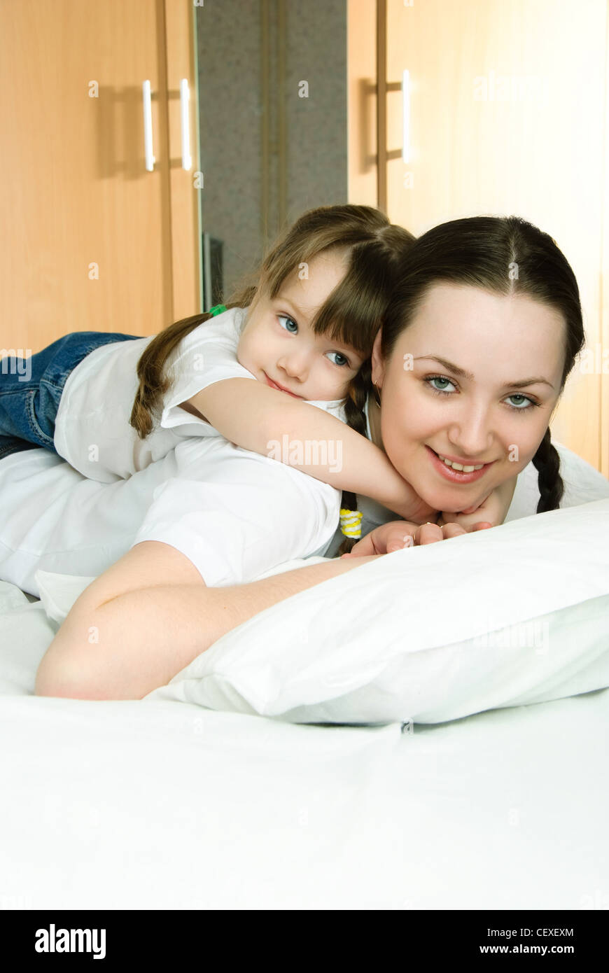 happy mother and daughter in bed at home Stock Photo - Alamy