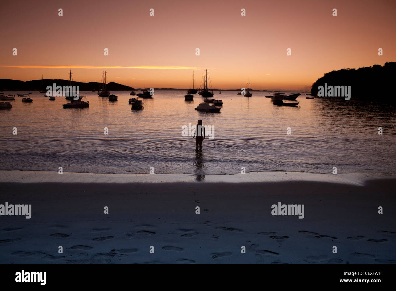 Sunset ocean man and woman wading hi-res stock photography and images ...