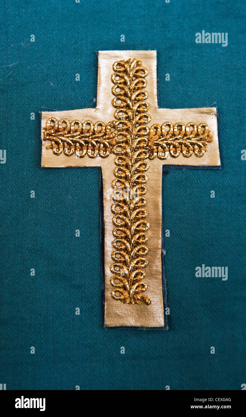 Ornate gold cross hi-res stock photography and images - Alamy