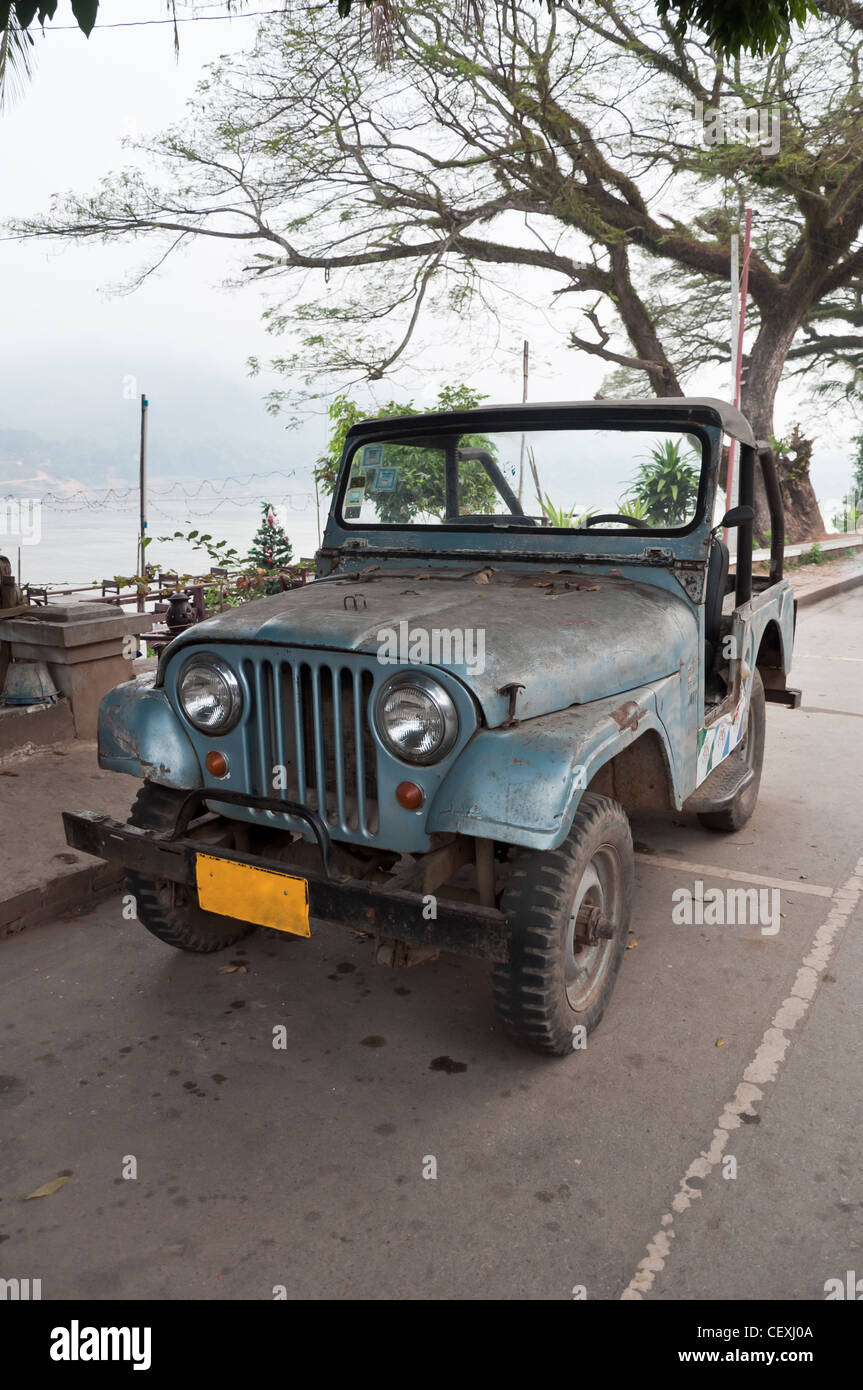 Jeep stand hi-res stock photography and images - Alamy