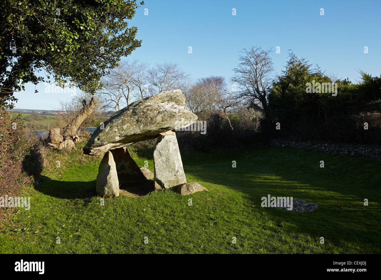 Coetan arthur burial chamber hi-res stock photography and images - Alamy