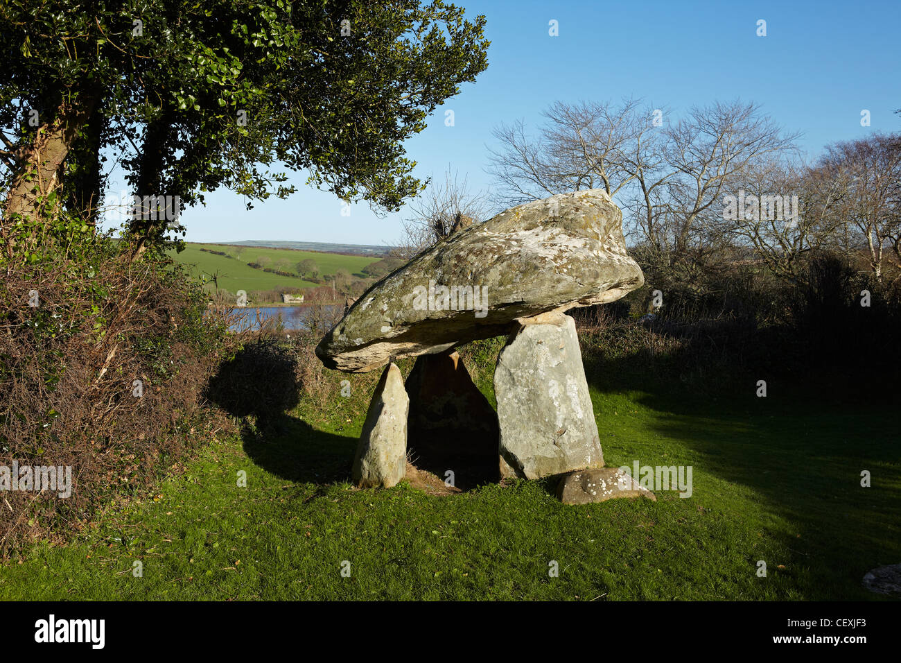 Coetan arthur burial chamber hi-res stock photography and images - Alamy