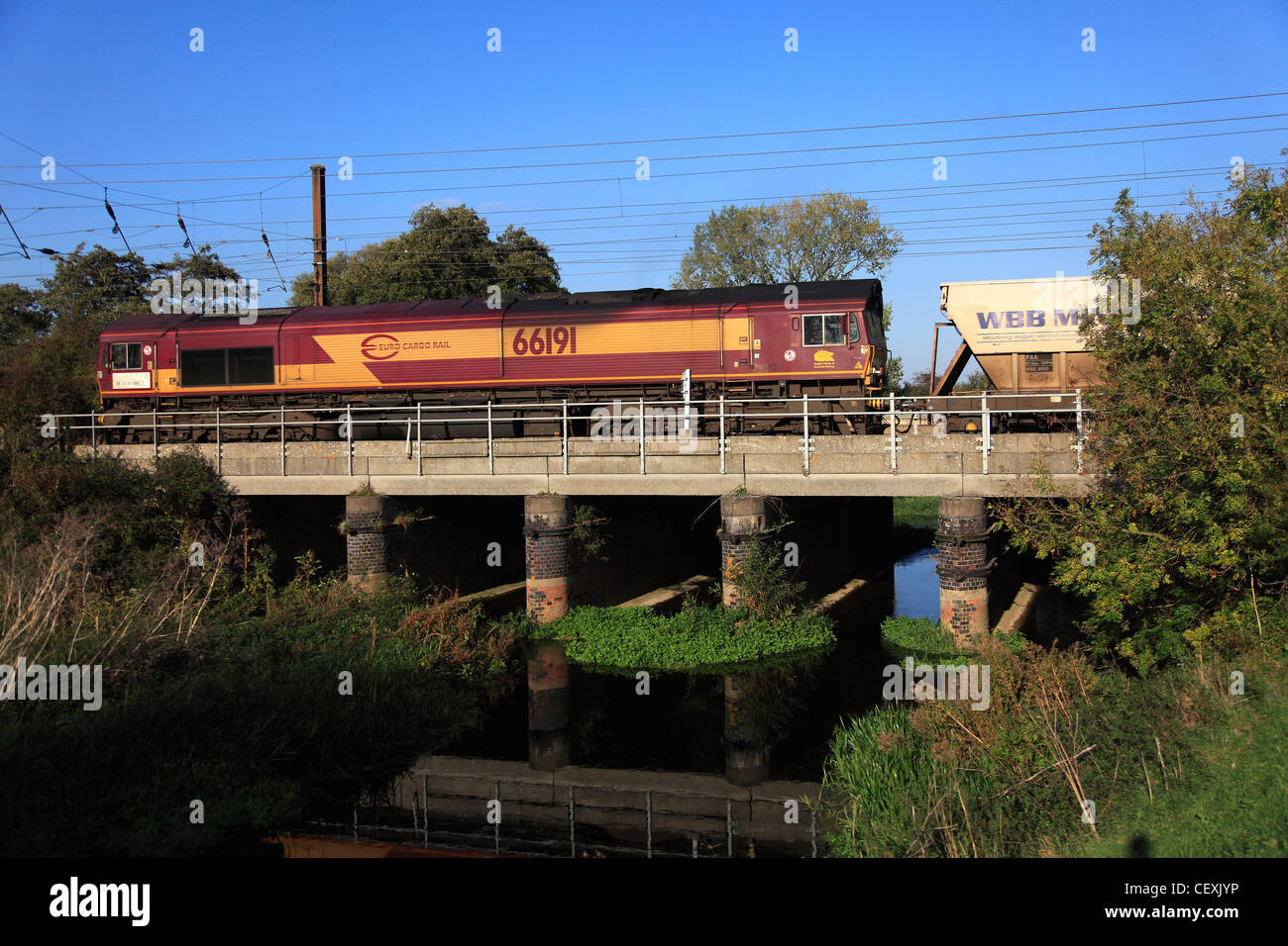EWS 66191 Diesel Powered Freight Train, pulling containers, East Coast ...