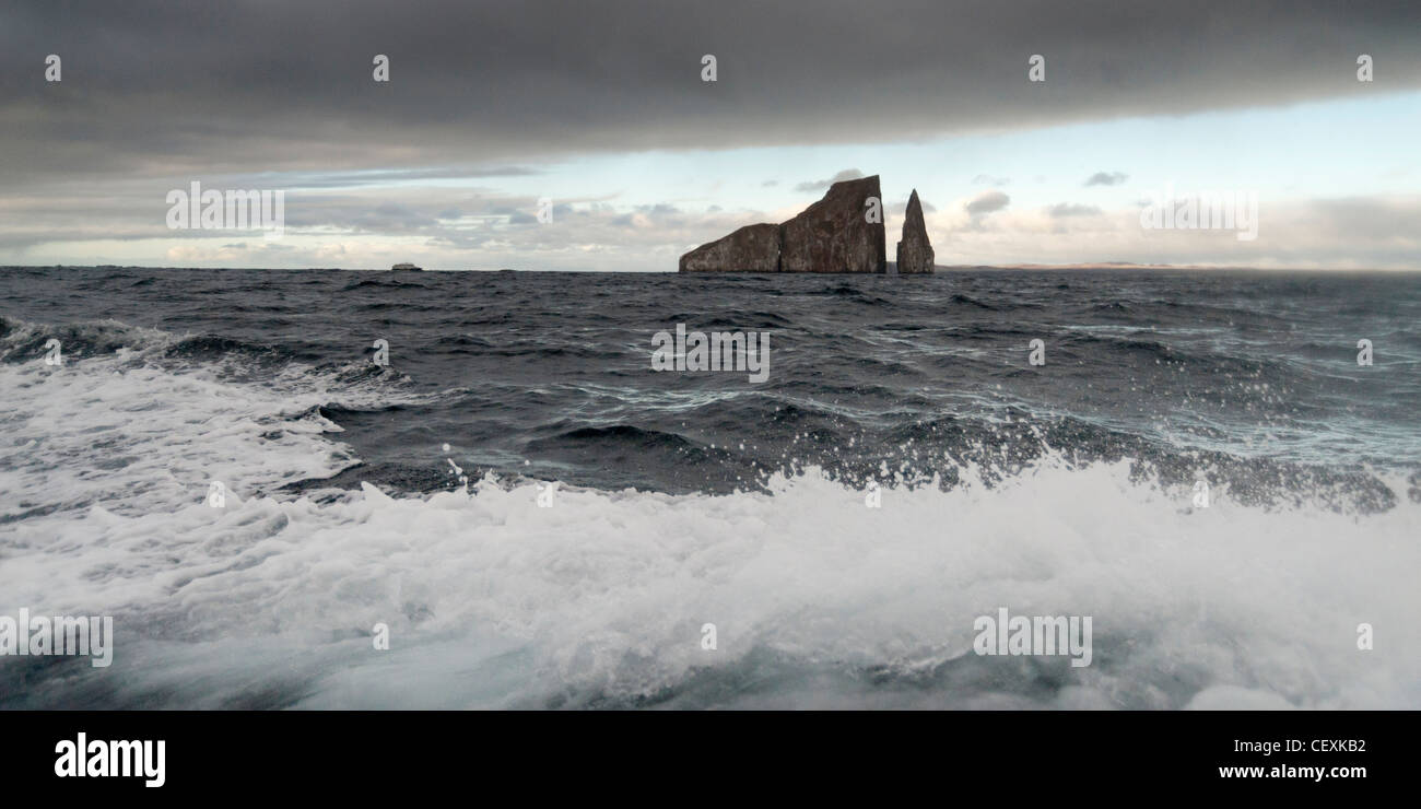 Kicker rock sunset hi-res stock photography and images - Alamy