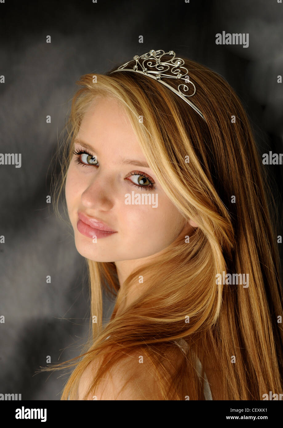 Close-up of beautiful young modern ballerina performing ballet ...