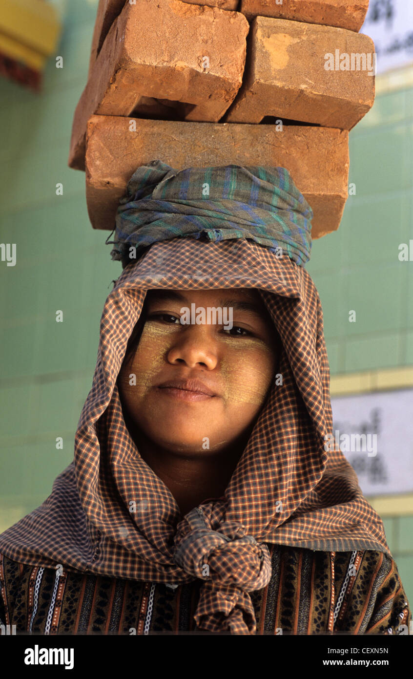 Child labour girl working work hi-res stock photography and images - Alamy