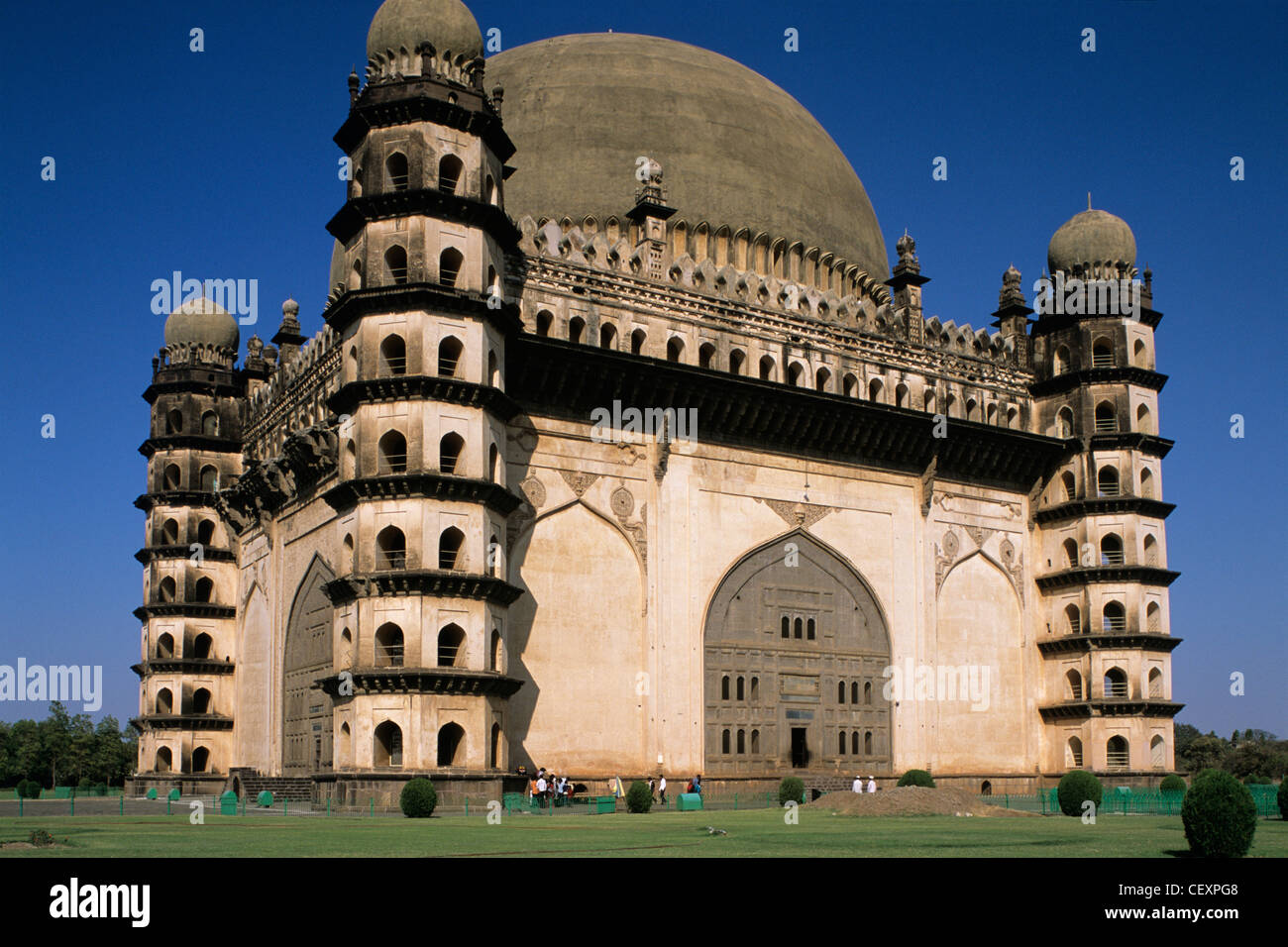 gol gumbaz bijapur architecture karnataka india Stock Photo - Alamy