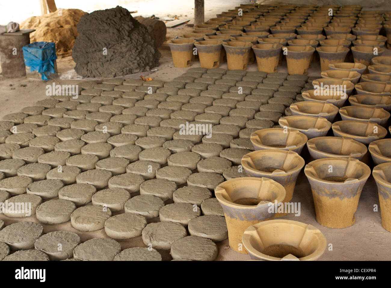 Clay stoves hi-res stock photography and images - Alamy