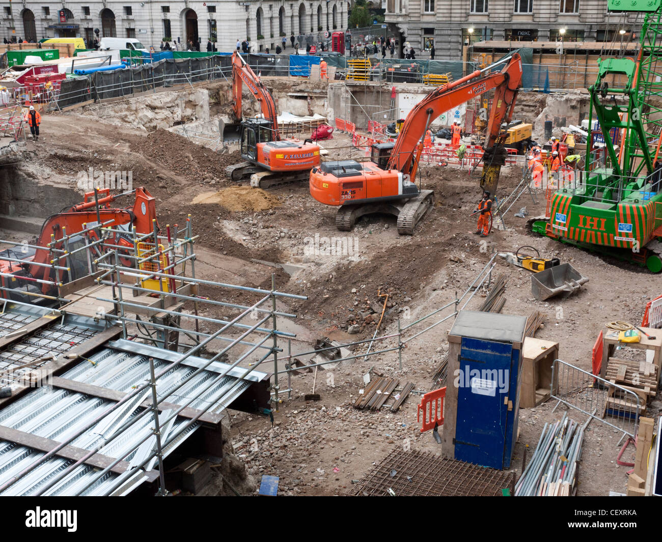 Construction workers at the Crossrail site at Moorgate, London Stock ...