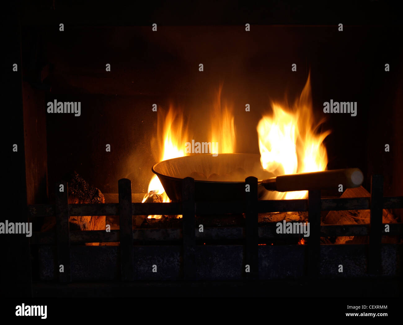 Coal fire grate fireplace hi-res stock photography and images - Alamy