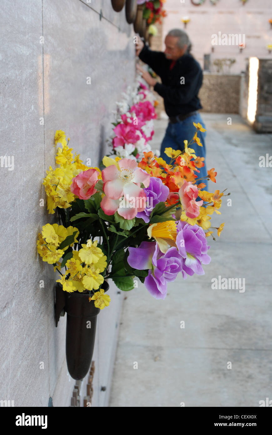 Flowers Grave Gravesite Cemetery High Resolution Stock Photography and ...