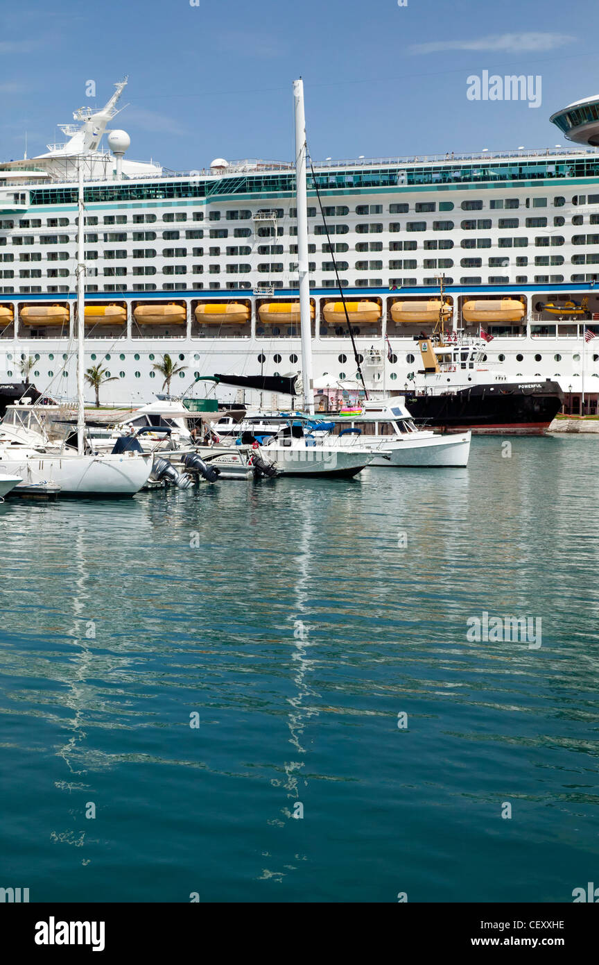 Boats moored at the Royal Naval Dockyard, Bermuda Stock Photo - Alamy