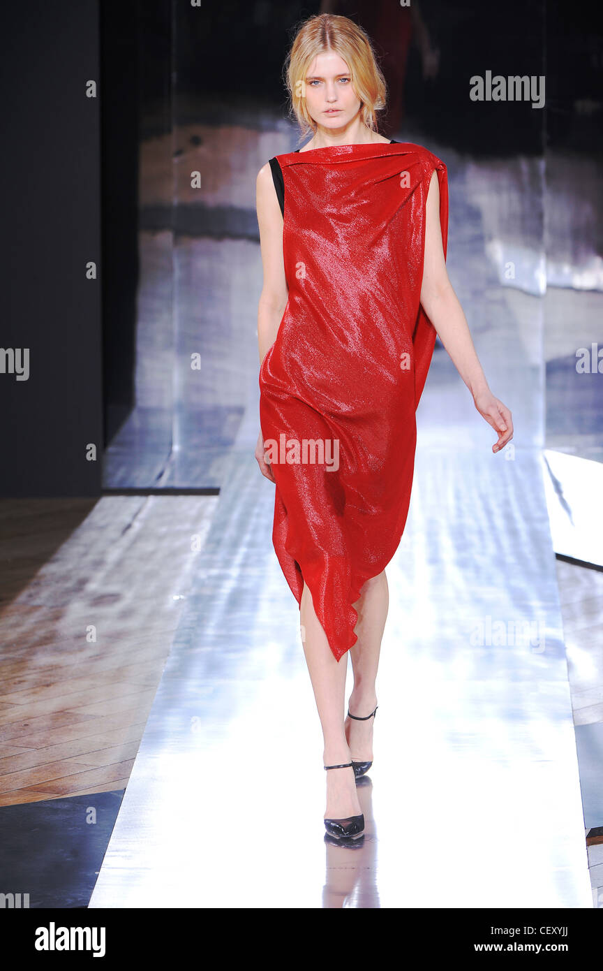 Nicole Farhi London Ready to Wear Autumn Winter Red asymmetric knee ...