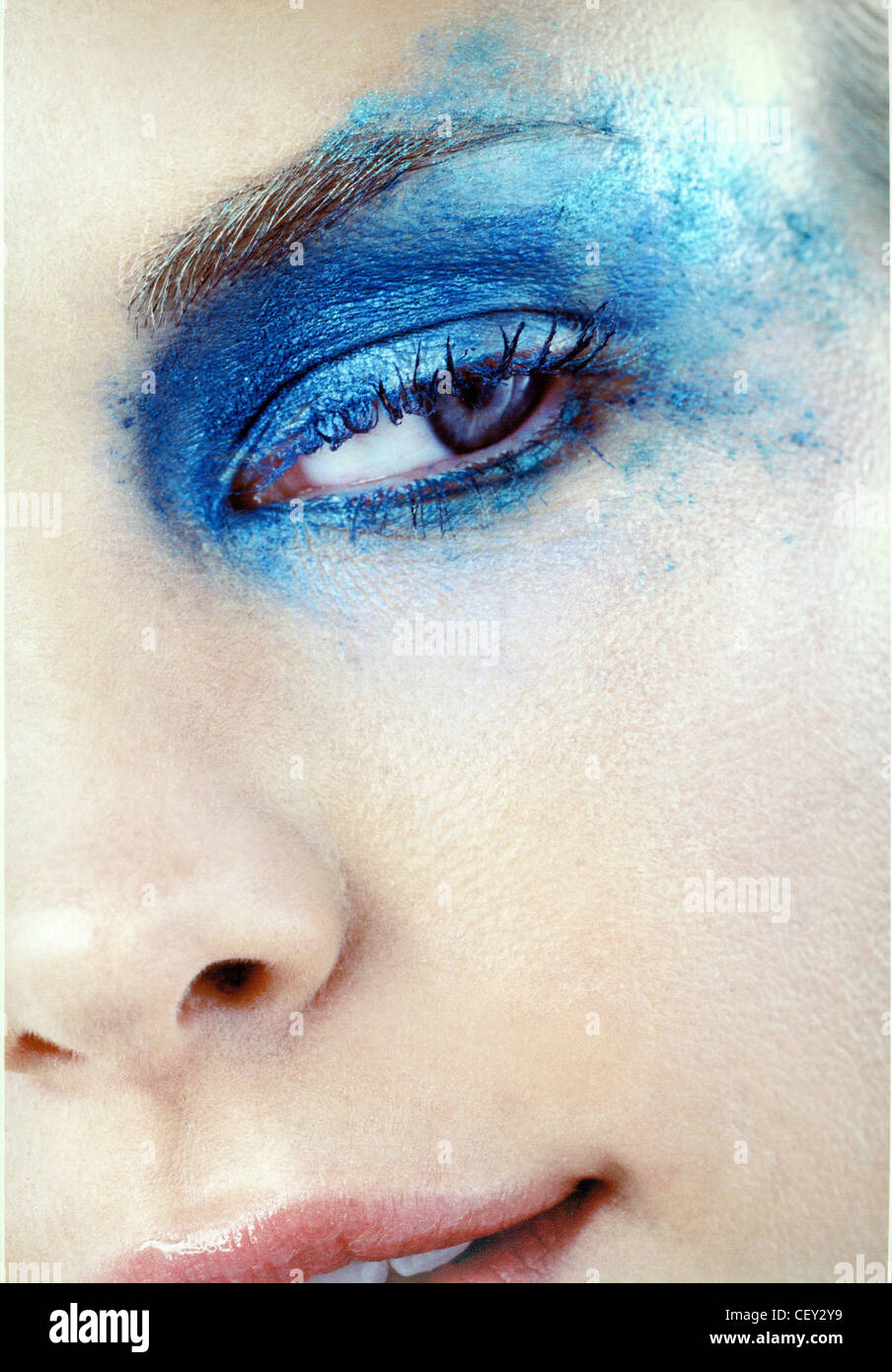 Turquoise eyeshadow hi-res stock photography and images - Alamy