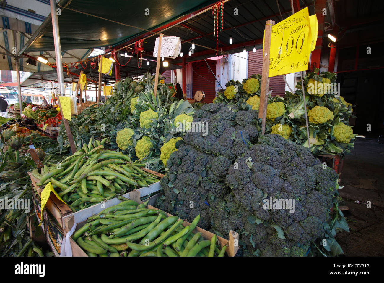 Traditional Ballarò market, Palermo, Italy Stock Photo - Alamy