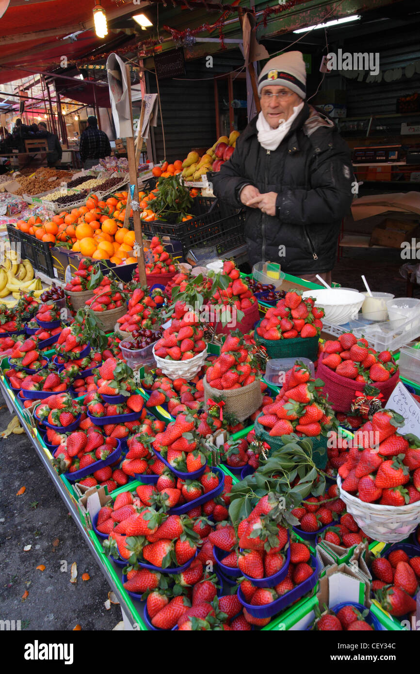 Traditional Ballarò market, Palermo, Italy Stock Photo - Alamy