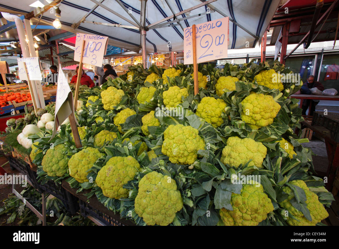 Traditional Ballarò market, Palermo, Italy Stock Photo - Alamy
