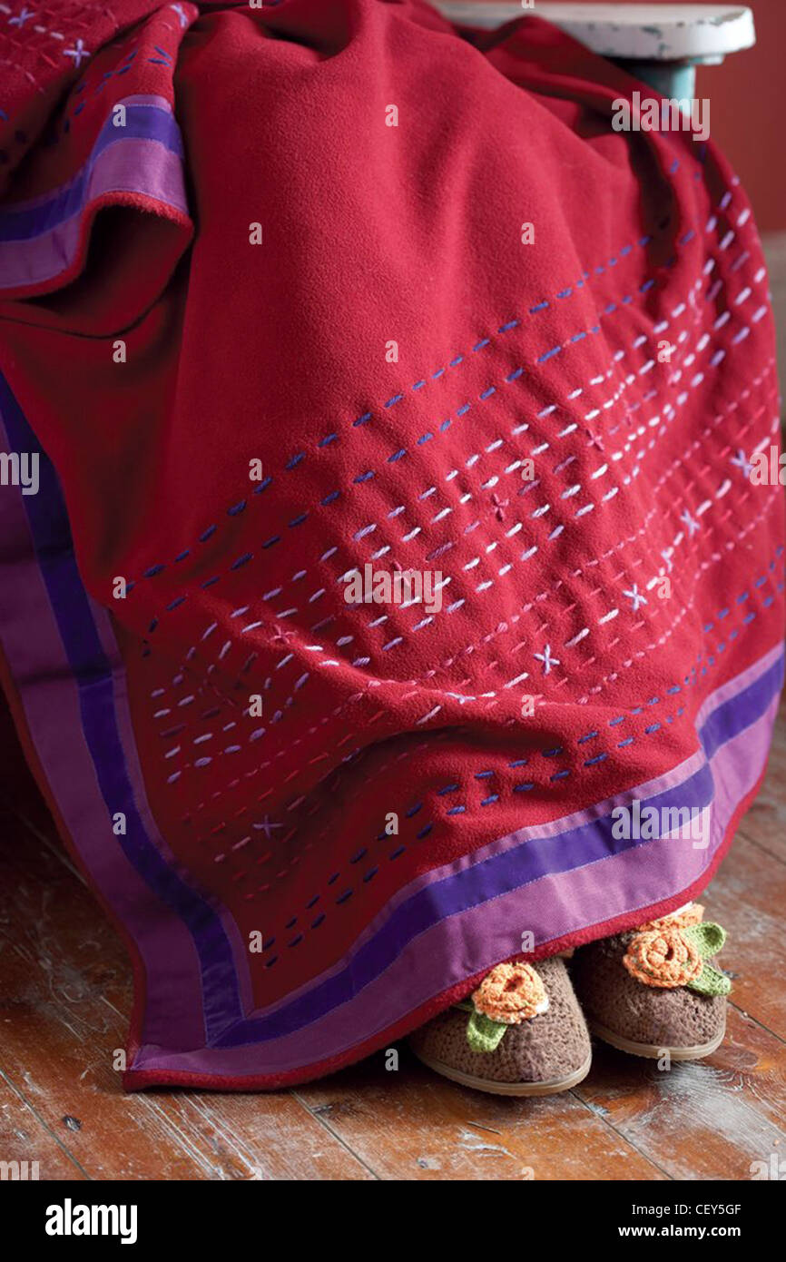 They snuggle up to keep warm hi-res stock photography and images - Alamy