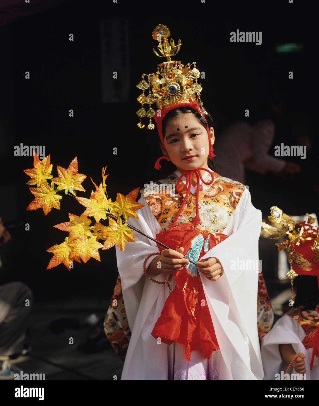 Girl in kimono front hi-res stock photography and images - Alamy