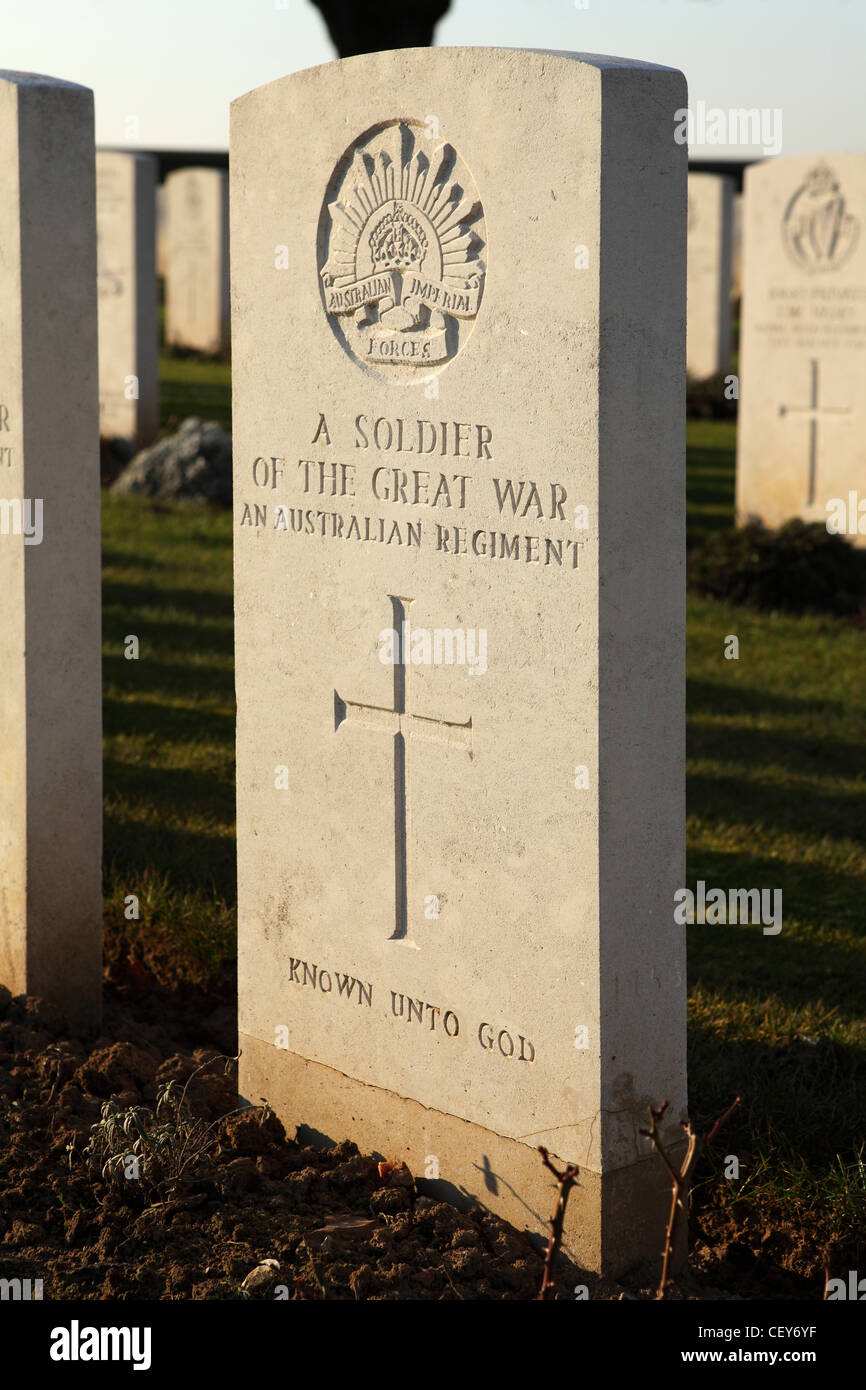 The headstone of an unknown Australian soldier at Cabaret-Rouge British ...
