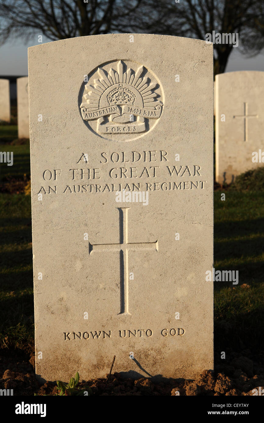 Headstone of an unknown Australian soldier at Cabaret-Rouge British ...