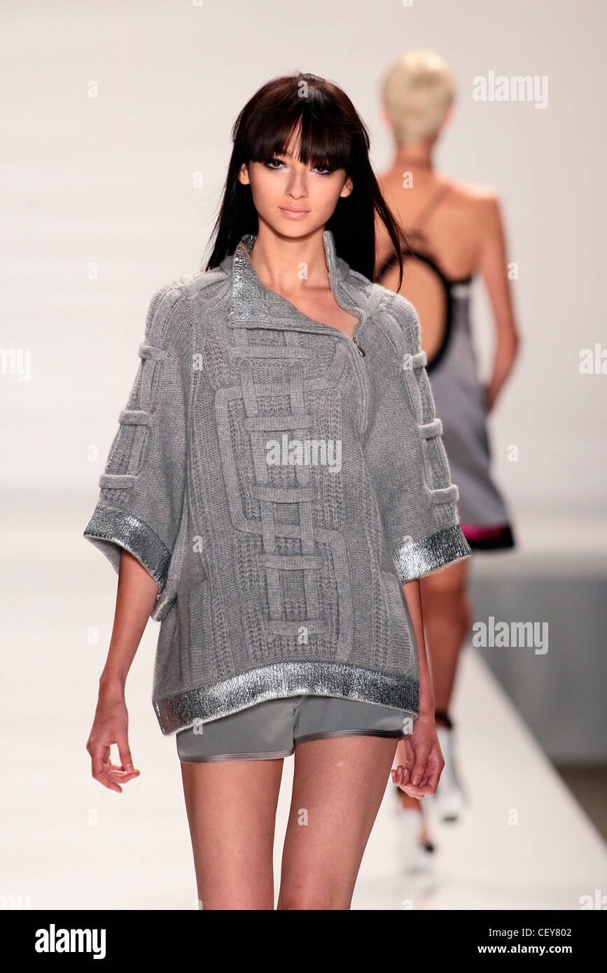 Malo New York Ready to Wear Spring Summer Brunette female model wearing ...