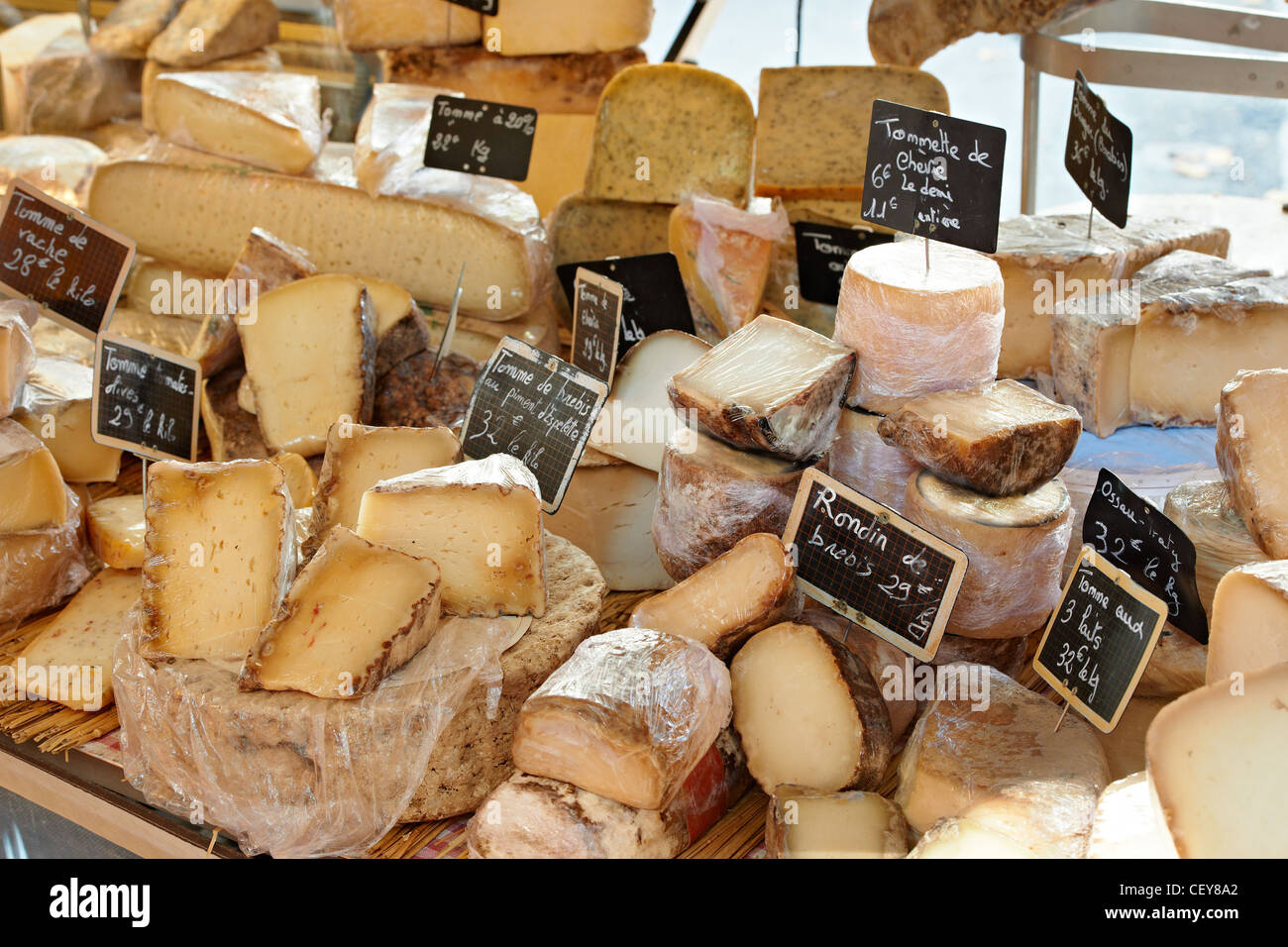 Cheese market france provence hi-res stock photography and images - Alamy