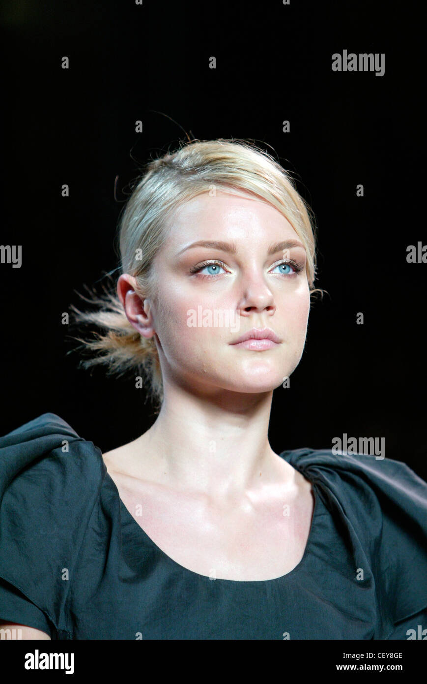 Stella McCartney Paris Ready to Wear Spring Summer Model Jessica Stam ...